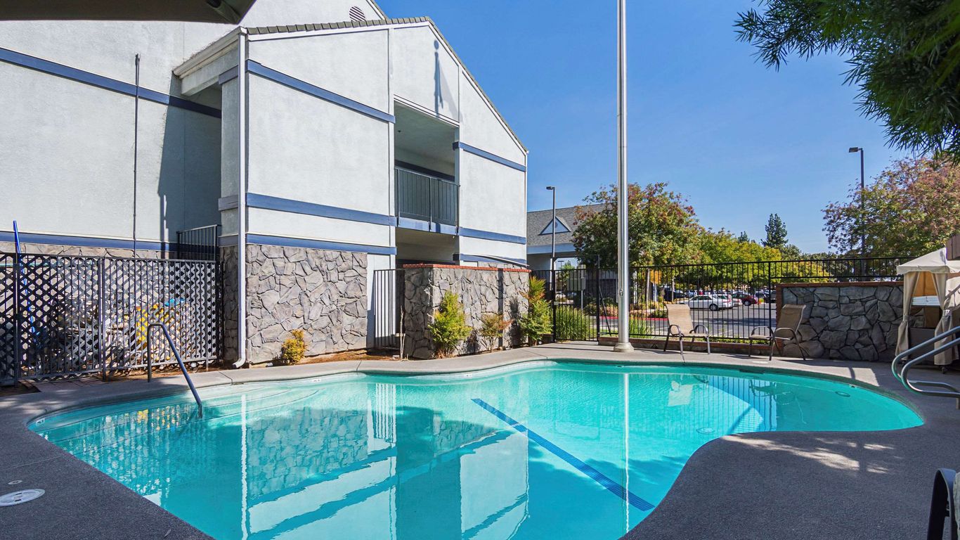 Quality Inn Fresno Yosemite Airport $98. Fresno Hotel Deals & Reviews ...